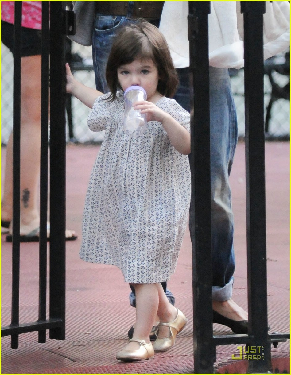 Suri Cruise is a Playground Princess: Photo 1321781 | Photos | Just ...