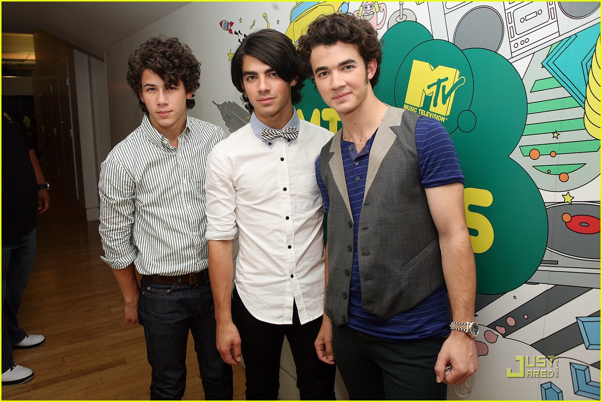 Taylor Swift Shoots Jonas Brothers 3-D Movie: Photo 1340691 | Photos ...