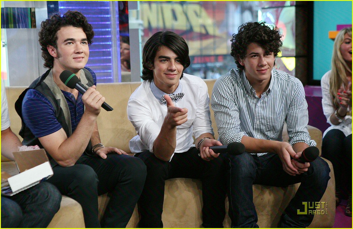 Taylor Swift Shoots Jonas Brothers 3-D Movie: Photo 1340781 | Photos ...