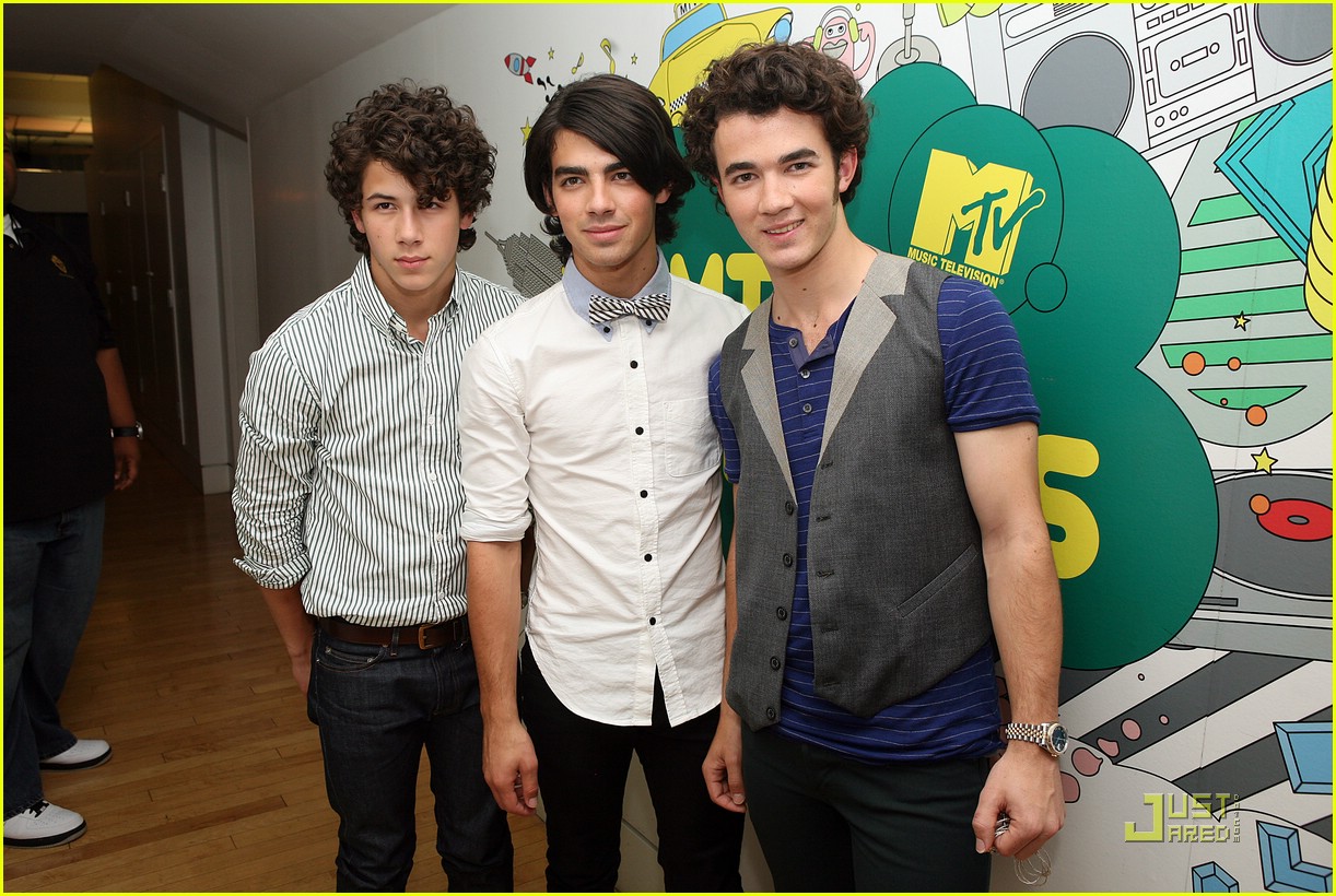 Taylor Swift Shoots Jonas Brothers 3-D Movie: Photo 1340831 | Photos ...