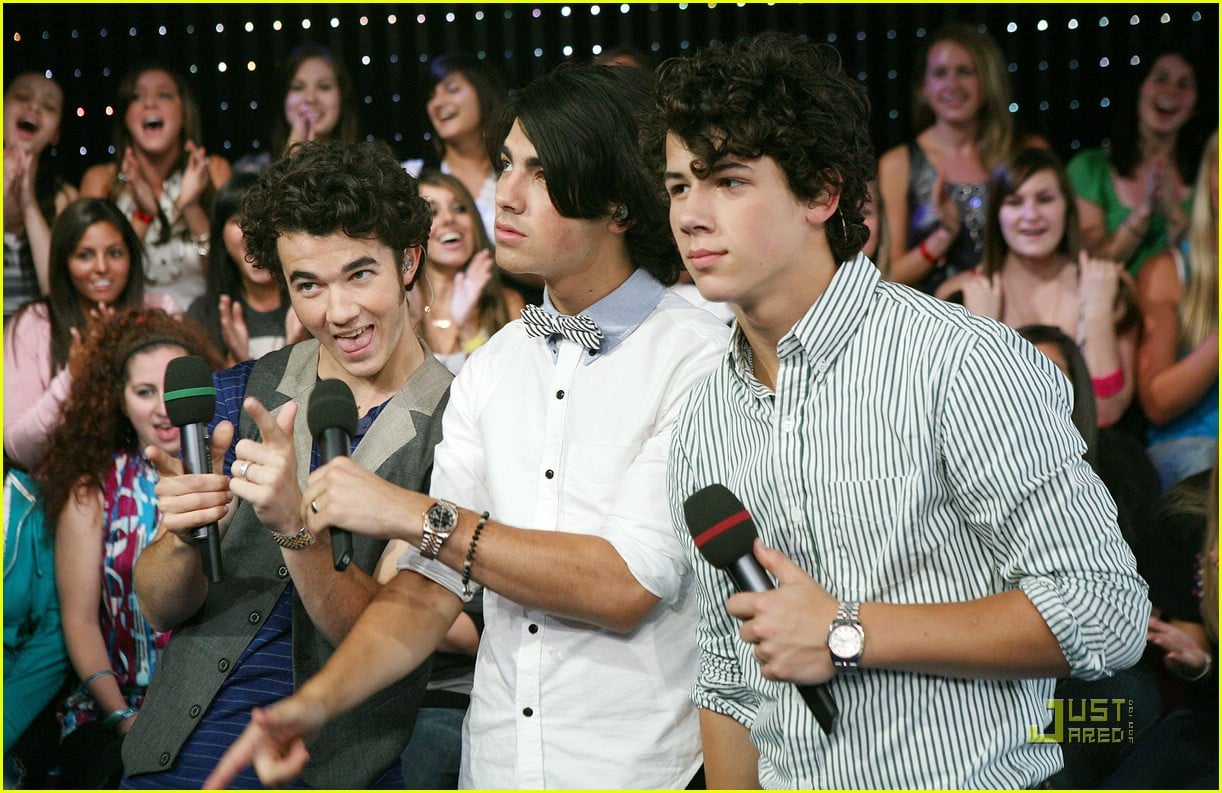 Taylor Swift Shoots Jonas Brothers 3-D Movie: Photo 1340901 | Photos ...