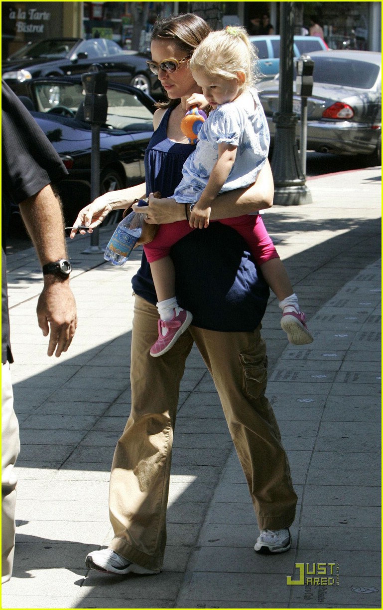 Violet Affleck's Pacific Palisades Playtime: Photo 1332201 | Photos ...