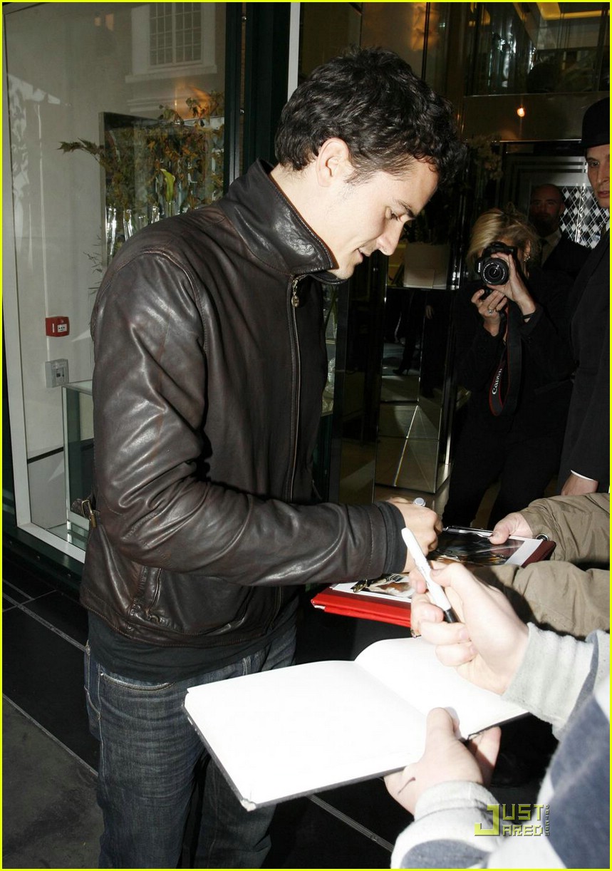 Orlando Bloom Eyes the Ivy: Photo 1441871 | Orlando Bloom Photos | Just ...