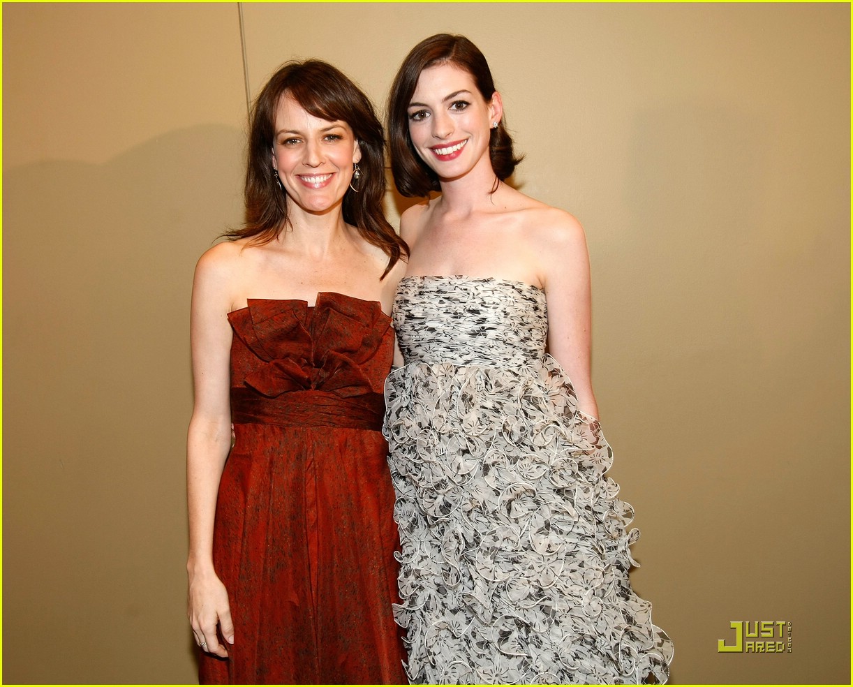 Anne Hathaway is Gonna Get "Married": Photo 1422451 | Anne Hathaway ...