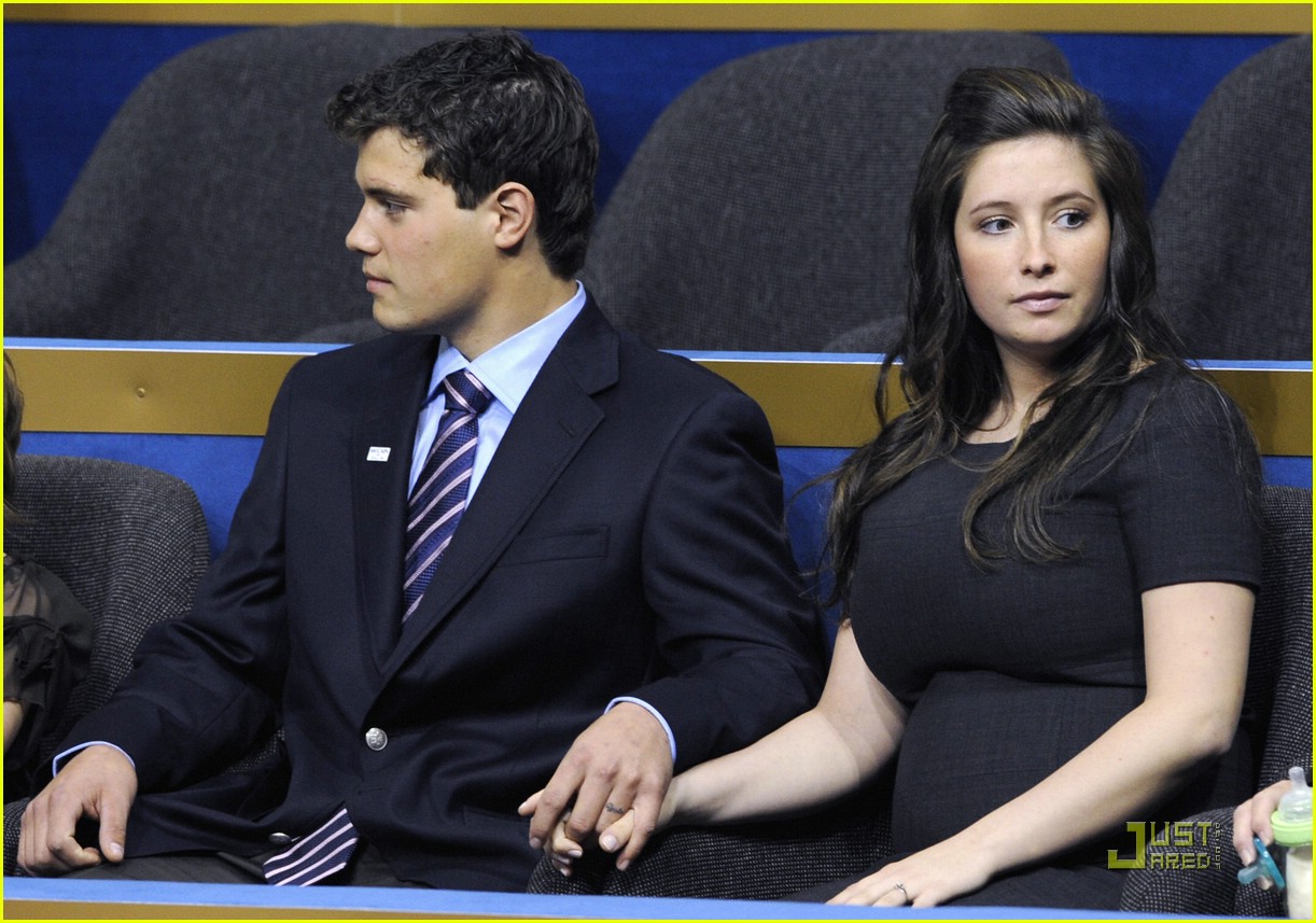 Levi Johnston Has Finger Tattoo Of "Bristol" : Photo 1394351 | Bristol ...