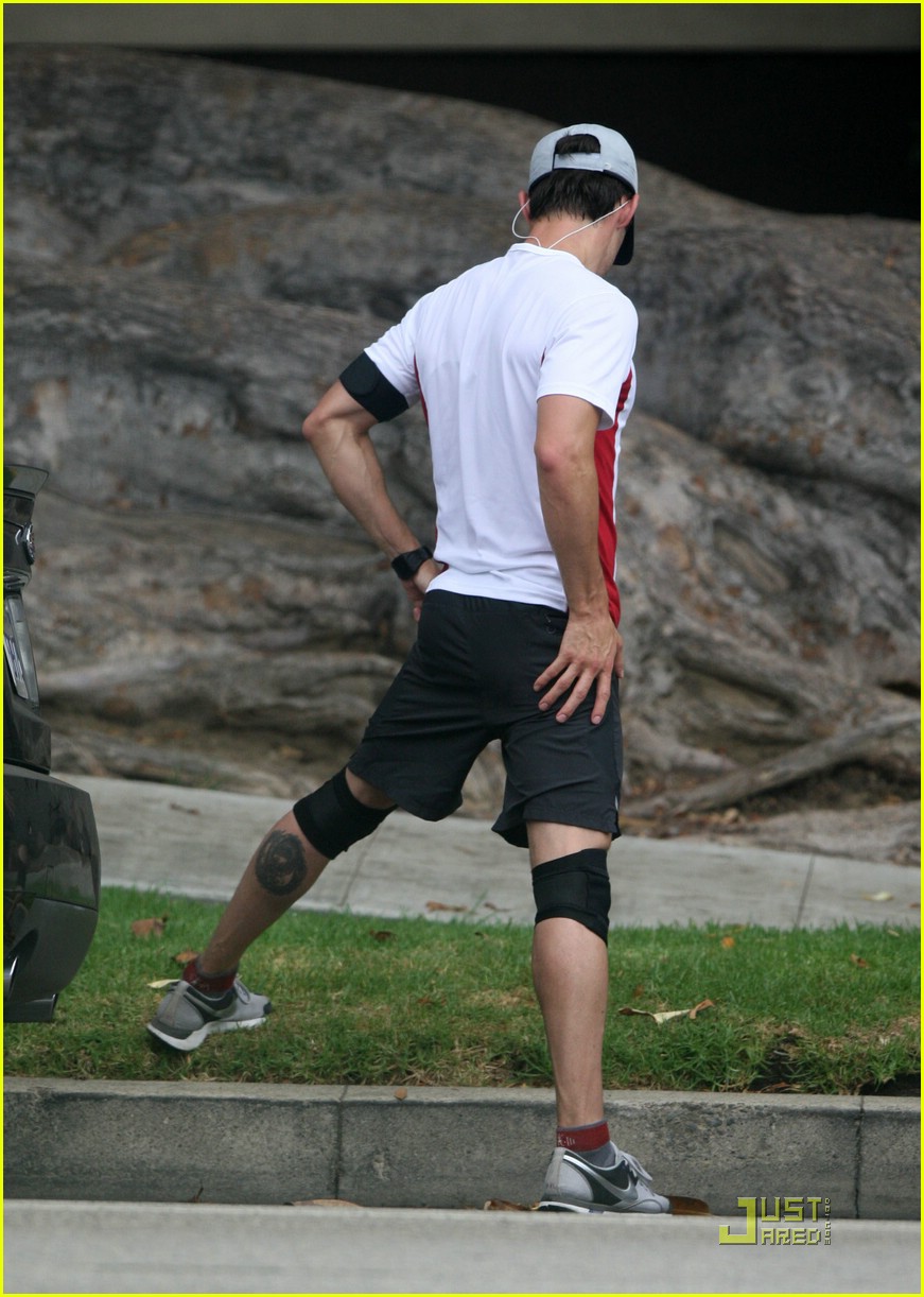 Milo Ventimiglia is The Running Man: Photo 1421001 | Pictures | Just Jared