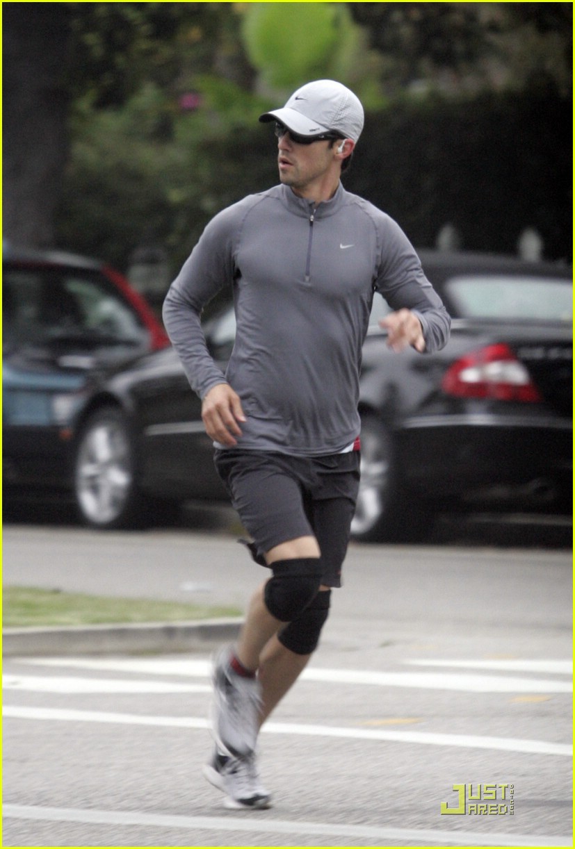 Milo Ventimiglia is The Running Man: Photo 1421051 | Pictures | Just Jared