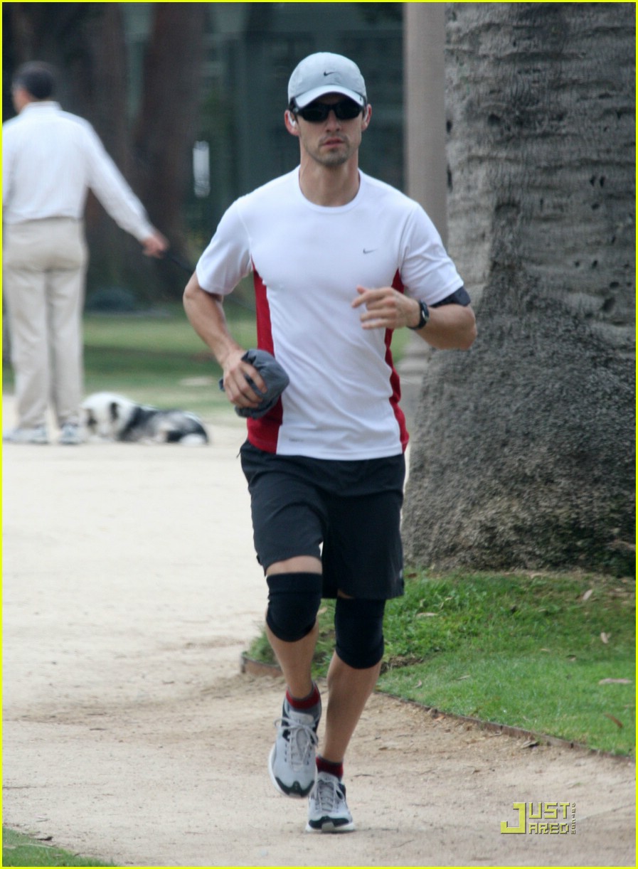 Milo Ventimiglia is The Running Man: Photo 1421091 | Pictures | Just Jared