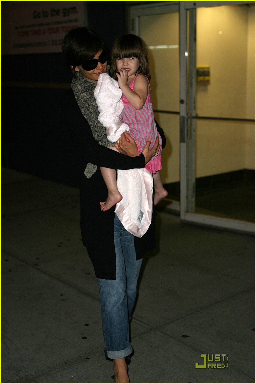 Suri Cruise: Eyes Wide Shut: Photo 1389331 | Pictures | Just Jared