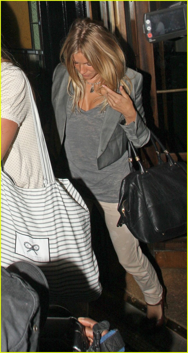 Sienna Miller Has a Soho Smile: Photo 1395381 | Pictures | Just Jared