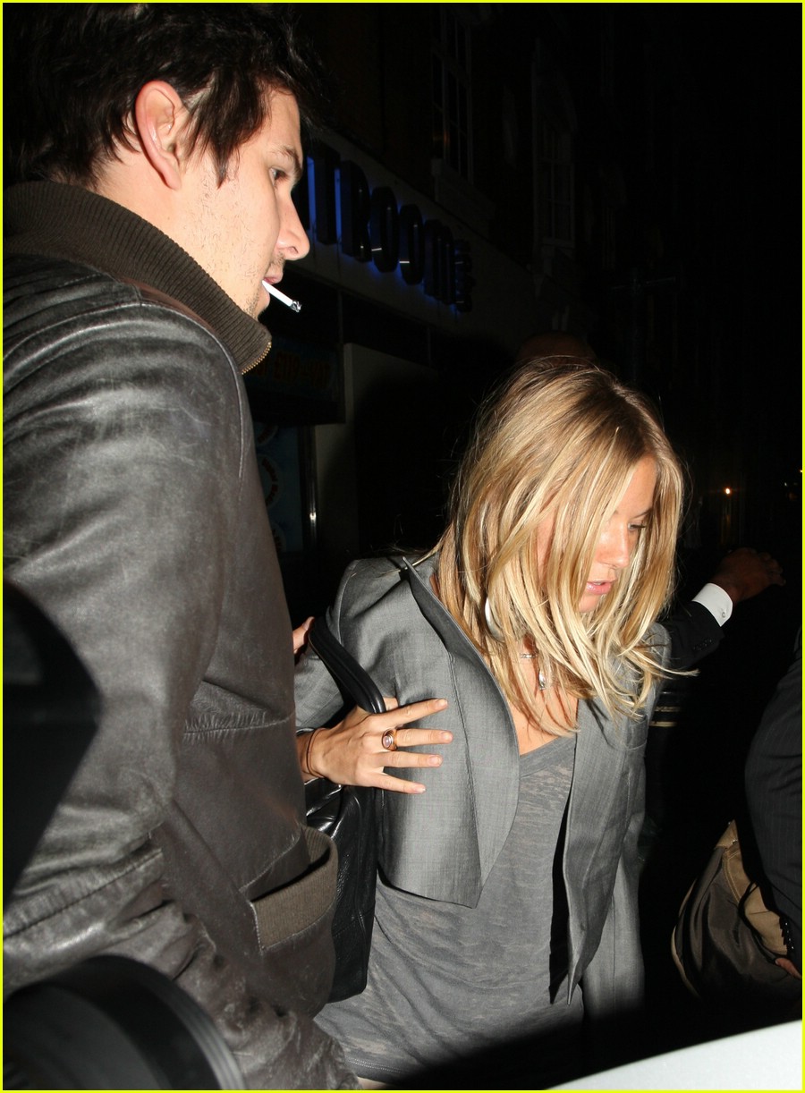 Sienna Miller Has a Soho Smile: Photo 1395391 | Photos | Just Jared ...