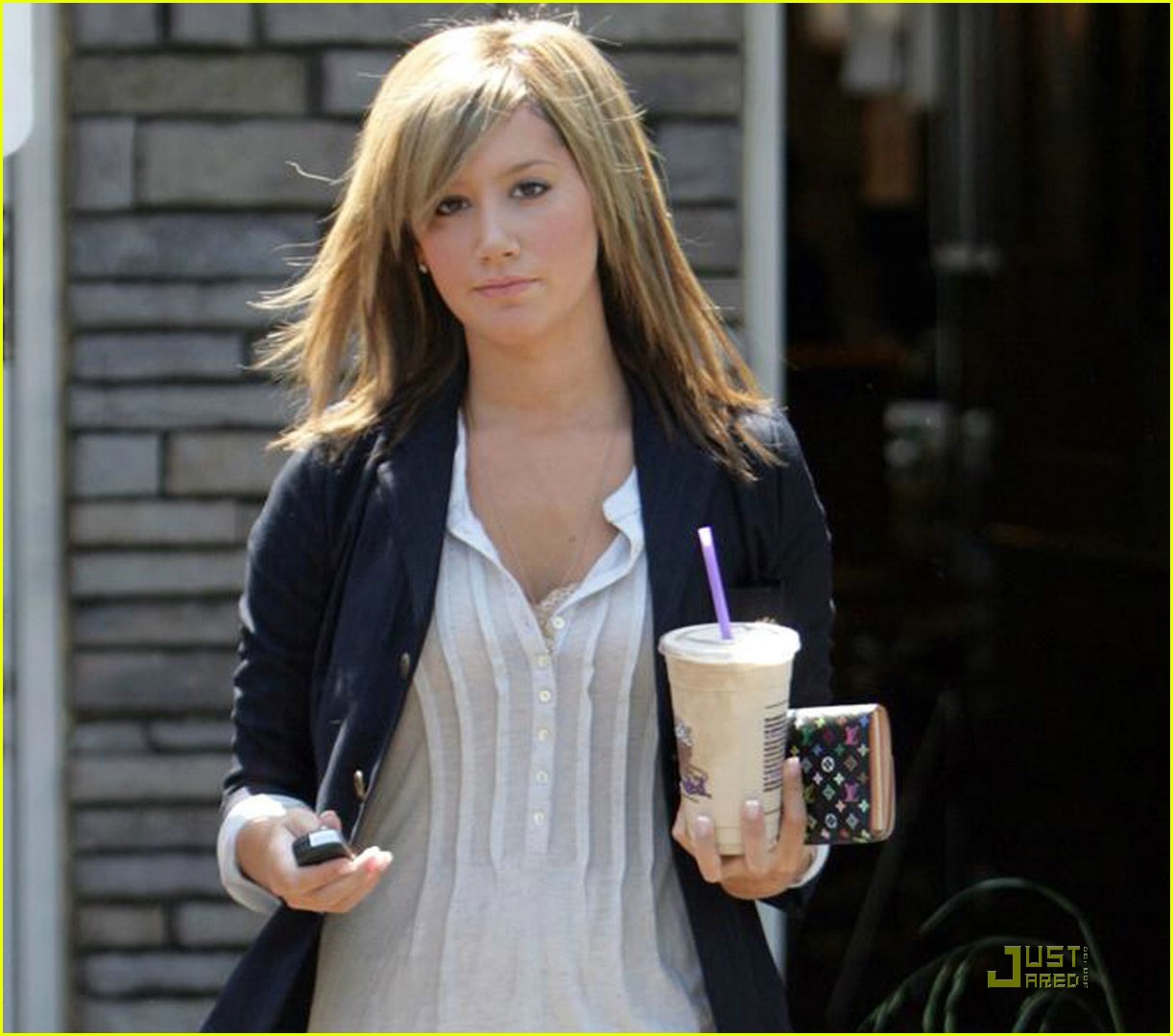 Ashley Tisdale Gets a Java Jolt: Photo 1409301 | Photos | Just Jared: Entertainment News