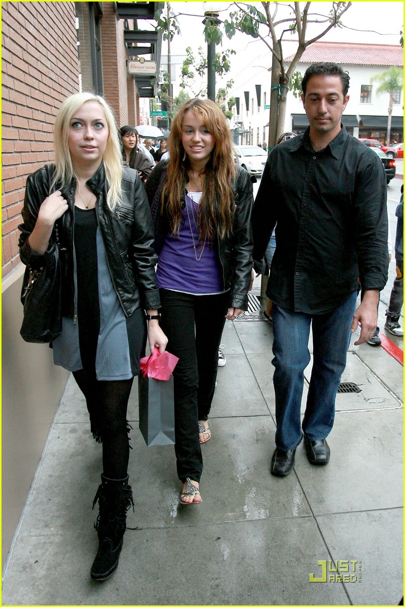 Miley's Pre-Birthday Shopping Spree: Photo 1460131 | Photos | Just ...