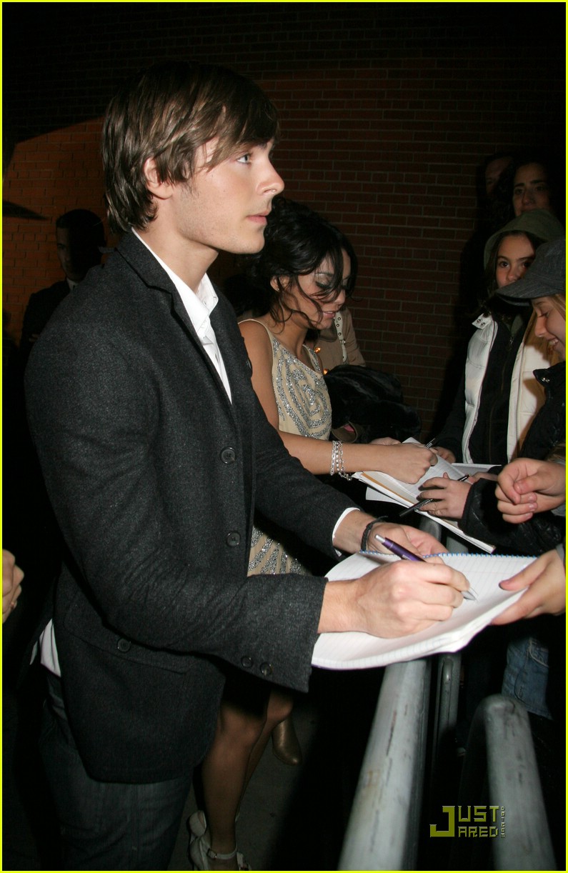 Photo: zac efron just jared shaka 01 | Photo 1497941 | Just Jared ...