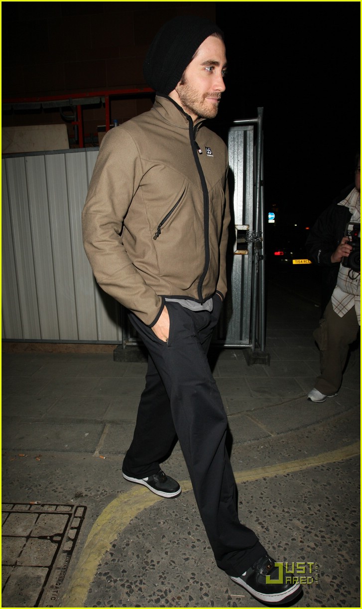 Jake Gyllenhaal is a Back Door Dude: Photo 1458941 | Jake Gyllenhaal ...