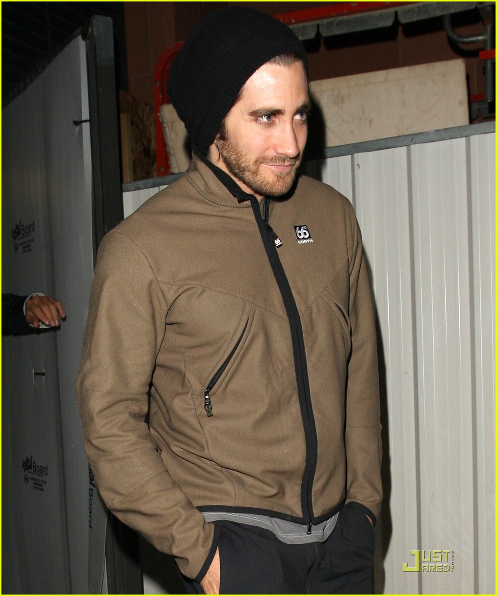 Jake Gyllenhaal is a Back Door Dude: Photo 1458951 | Photos | Just ...