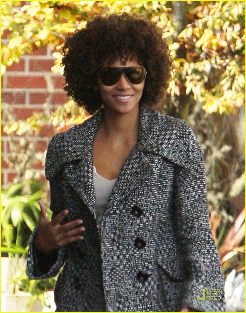 Halle Berry is Afro-licious: Photo 1508721 | Halle Berry Photos | Just ...