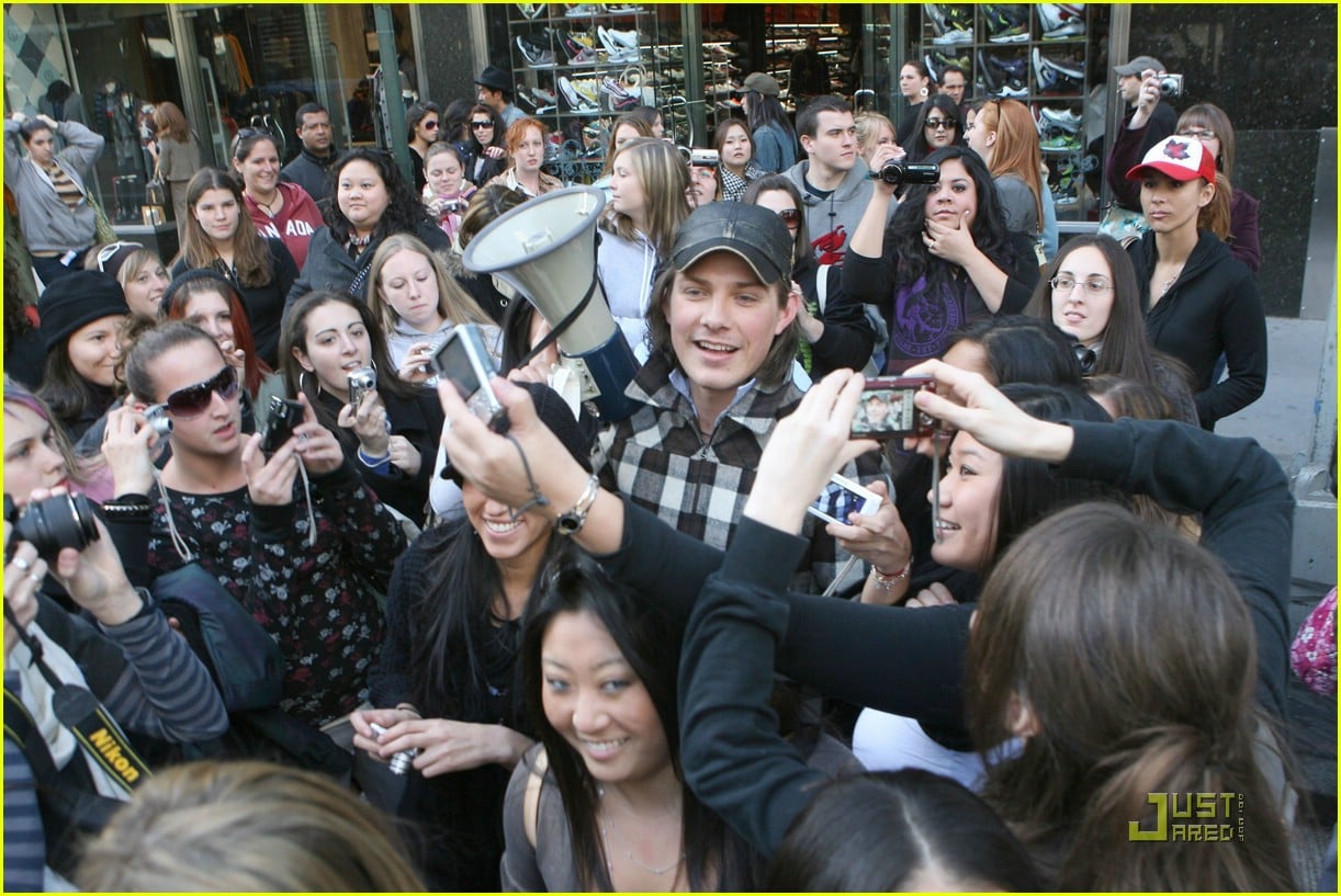 Hanson Brothers Go Barefoot for Charity: Photo 1496071 | Hanson, Isaac ...