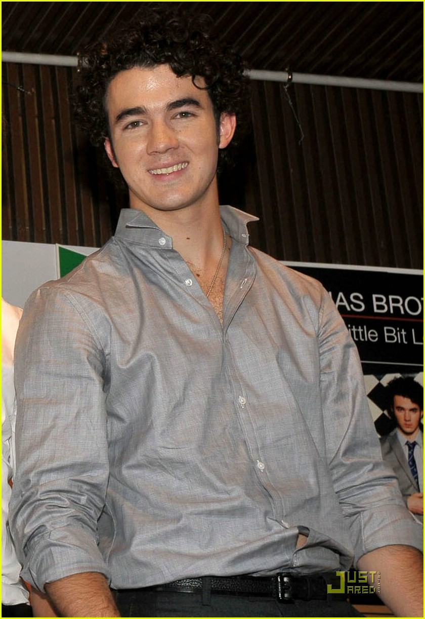 The Jonas Brothers Go Gold in Spain: Photo 1464801 | Joe Jonas, Jonas ...