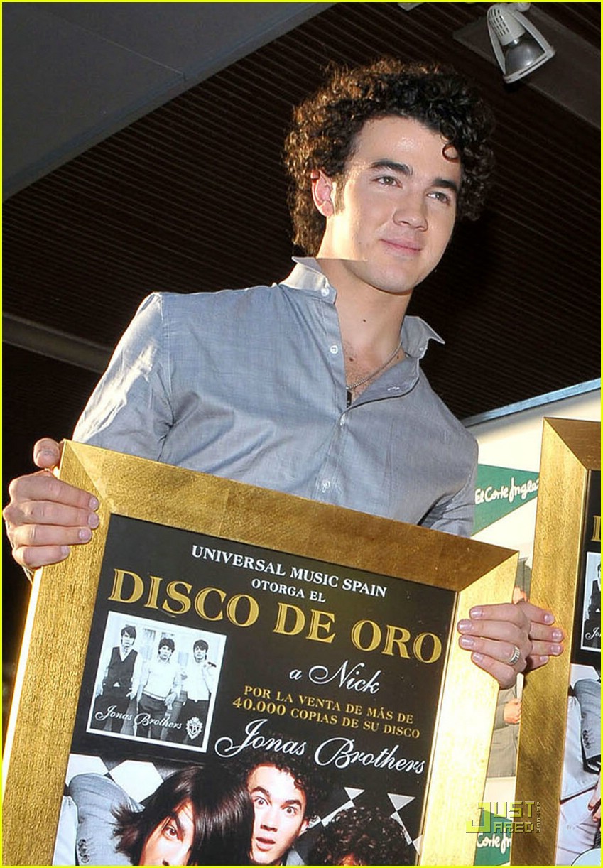 The Jonas Brothers Go Gold in Spain: Photo 1464861 | Joe Jonas, Jonas ...