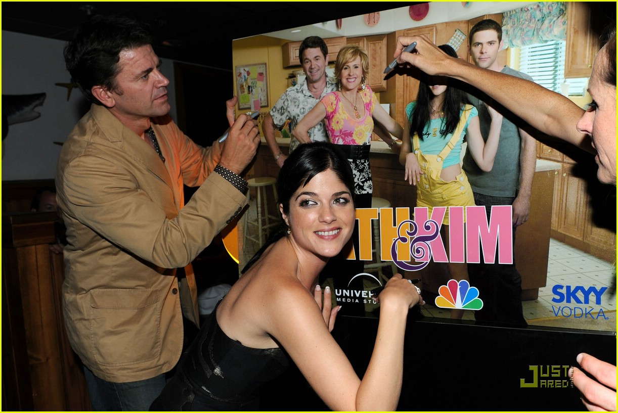 Selma Blair Hits The Outback: Photo 1456691 | Photos | Just Jared ...