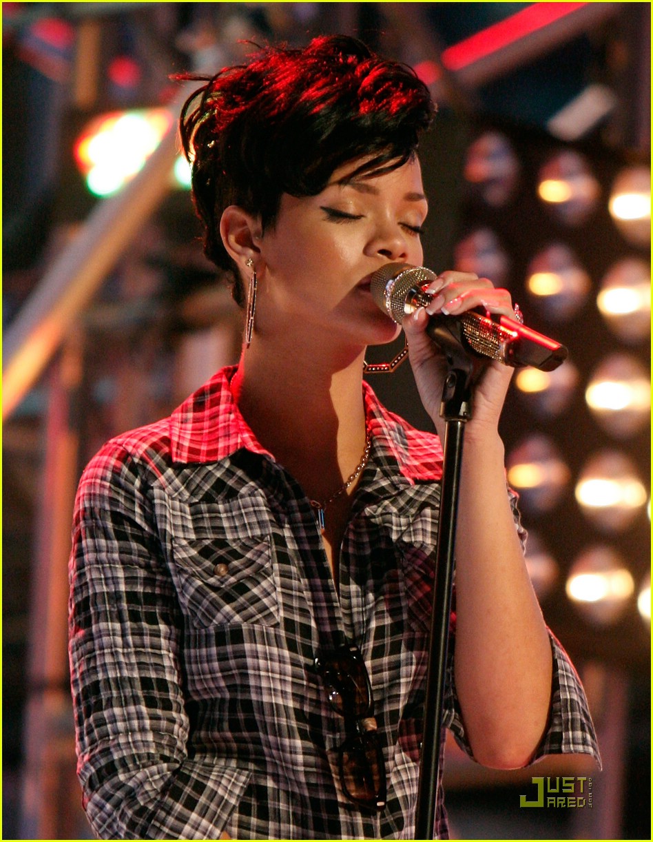 Rihanna Runs Through AMA Rehearsals: Photo 1556041 | AMAs 2008, Rihanna ...