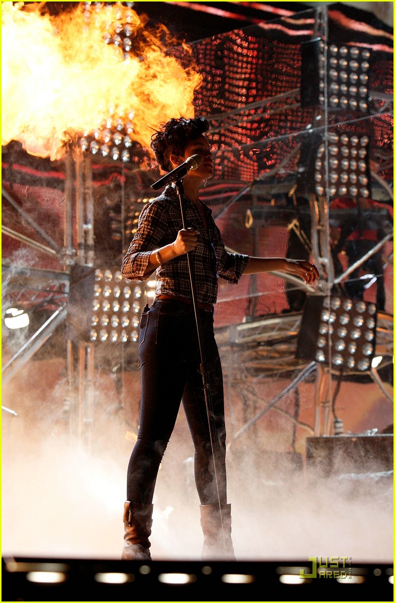 Rihanna Runs Through AMA Rehearsals: Photo 1556061 | AMAs 2008, Rihanna ...