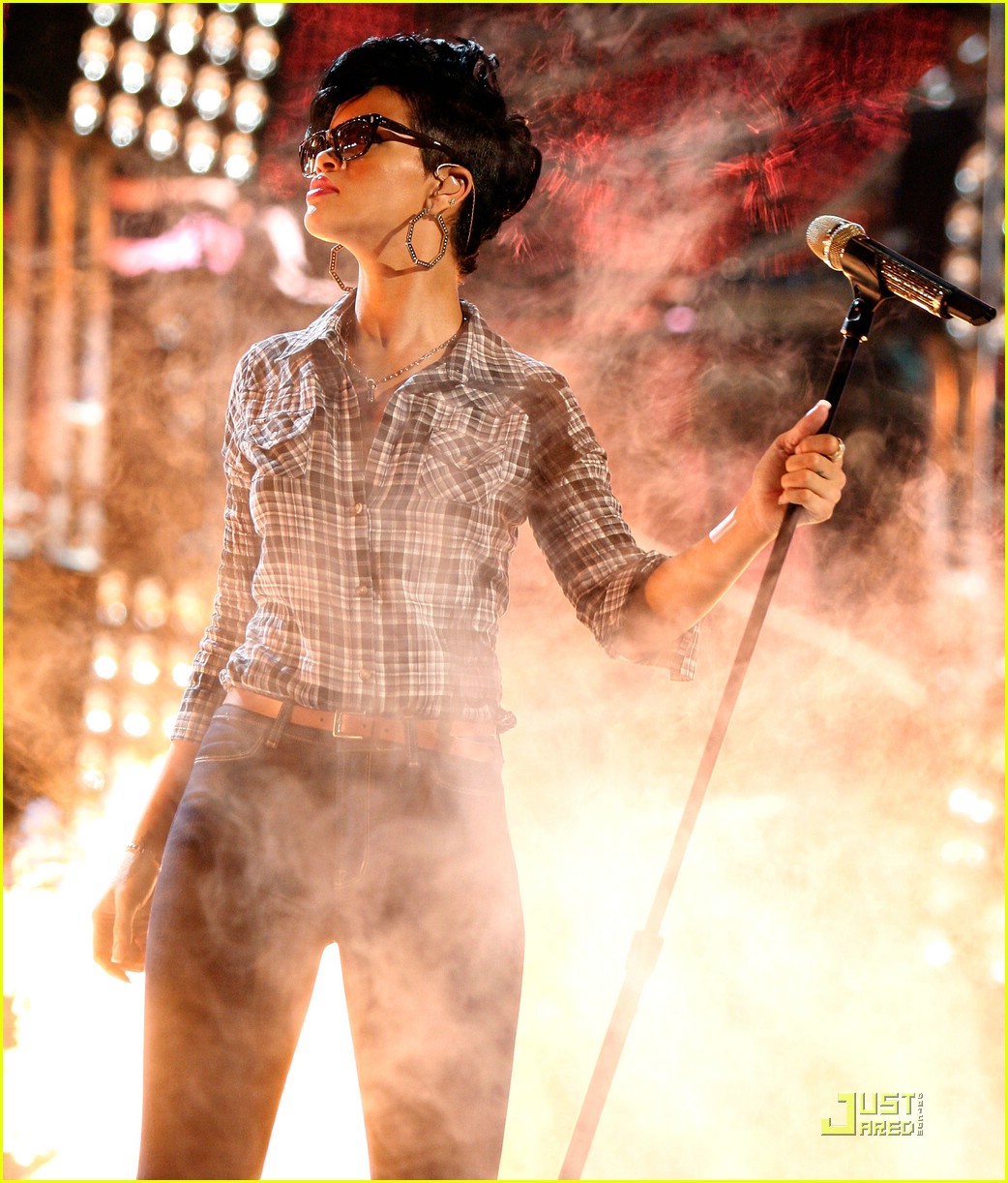 Rihanna Runs Through AMA Rehearsals: Photo 1556081 | Photos | Just ...