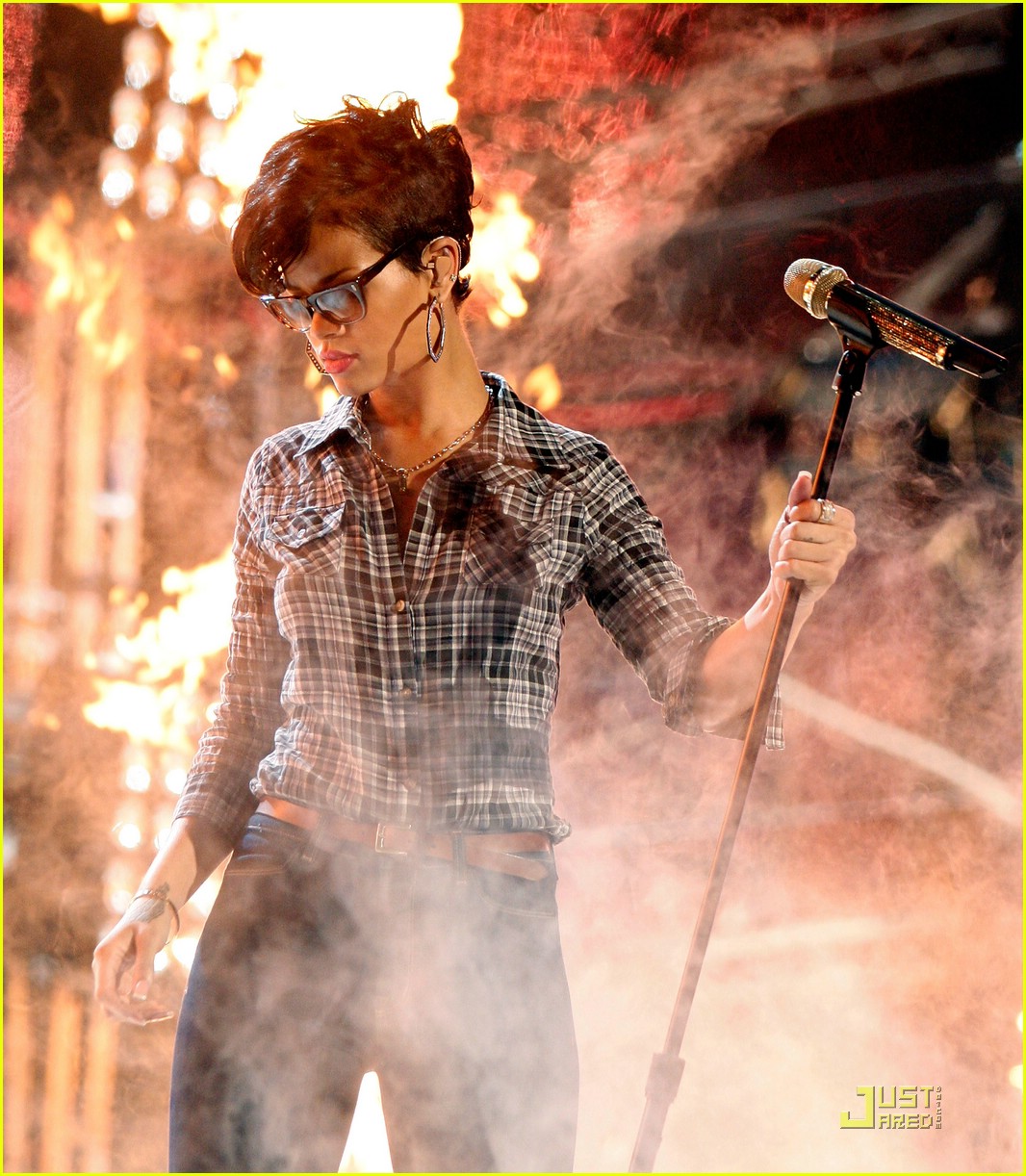 Rihanna Runs Through AMA Rehearsals: Photo 1556091 | AMAs 2008, Rihanna ...