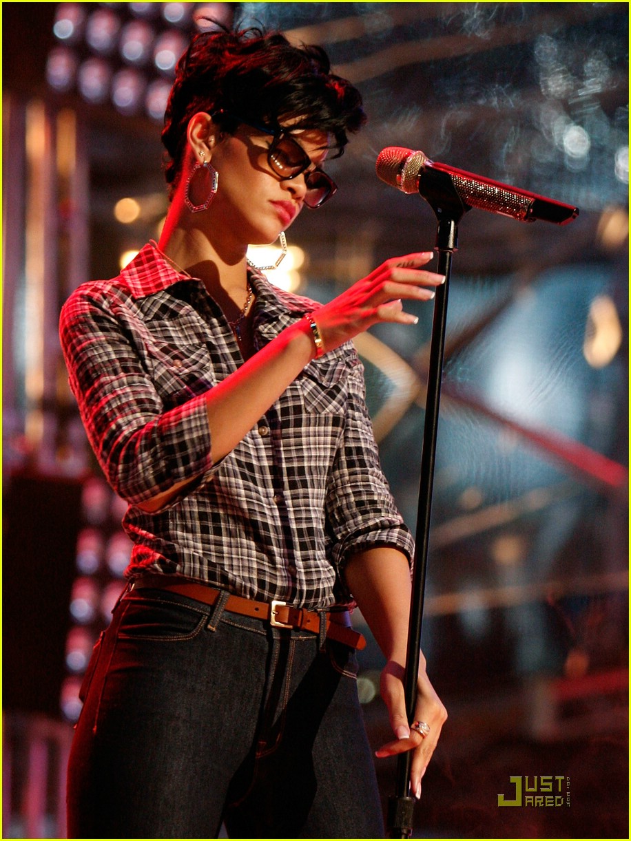 Rihanna Runs Through AMA Rehearsals: Photo 1556121 | AMAs 2008, Rihanna ...