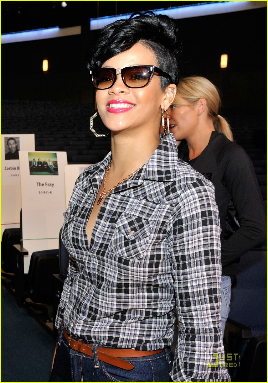 Rihanna Runs Through AMA Rehearsals: Photo 1556131 | AMAs 2008, Rihanna ...