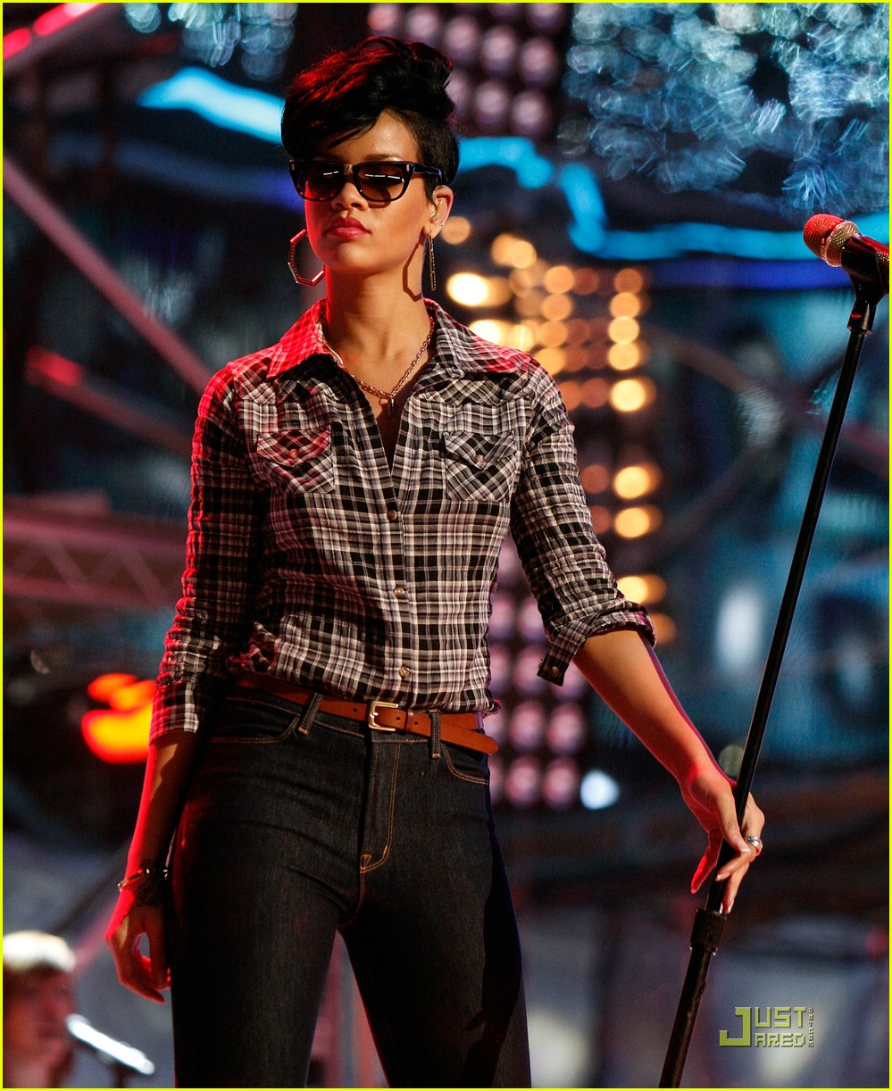 Rihanna Runs Through AMA Rehearsals: Photo 1556141 | AMAs 2008, Rihanna ...