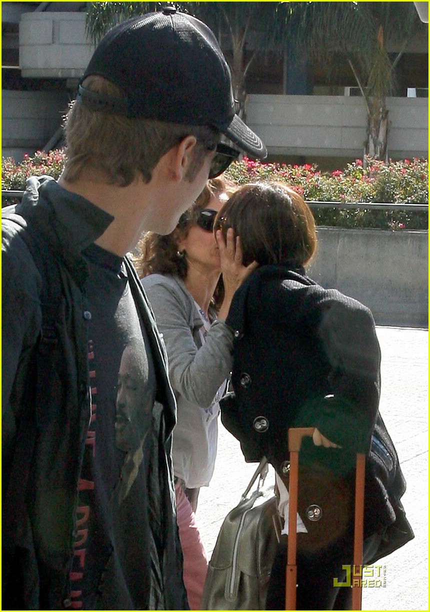 Rachel Bilson & Hayden Christensen Fly Air Canada: Photo 1530581 ...