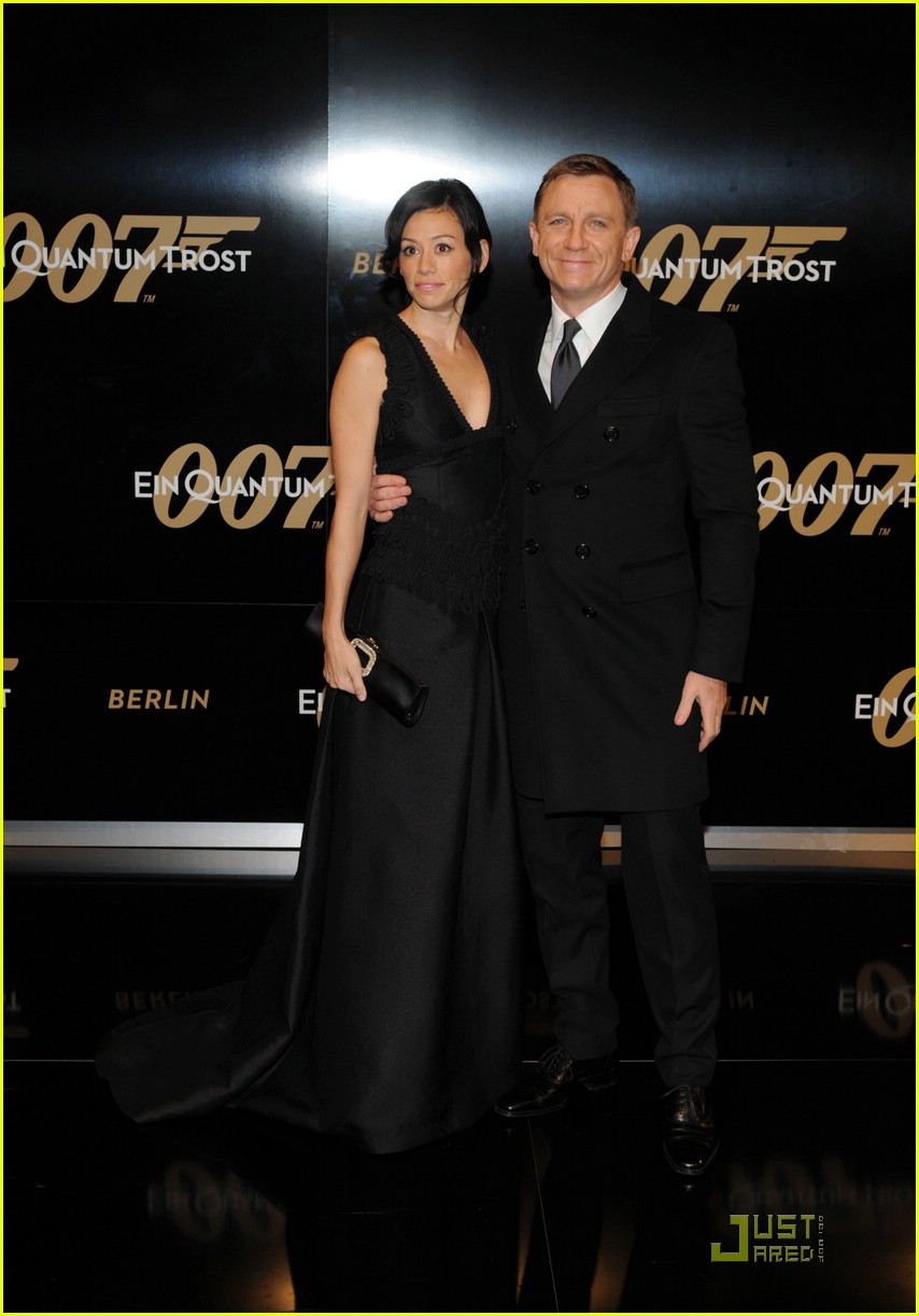 Daniel Craig Brings Solace To Germany: Photo 1526081 | Daniel Craig ...