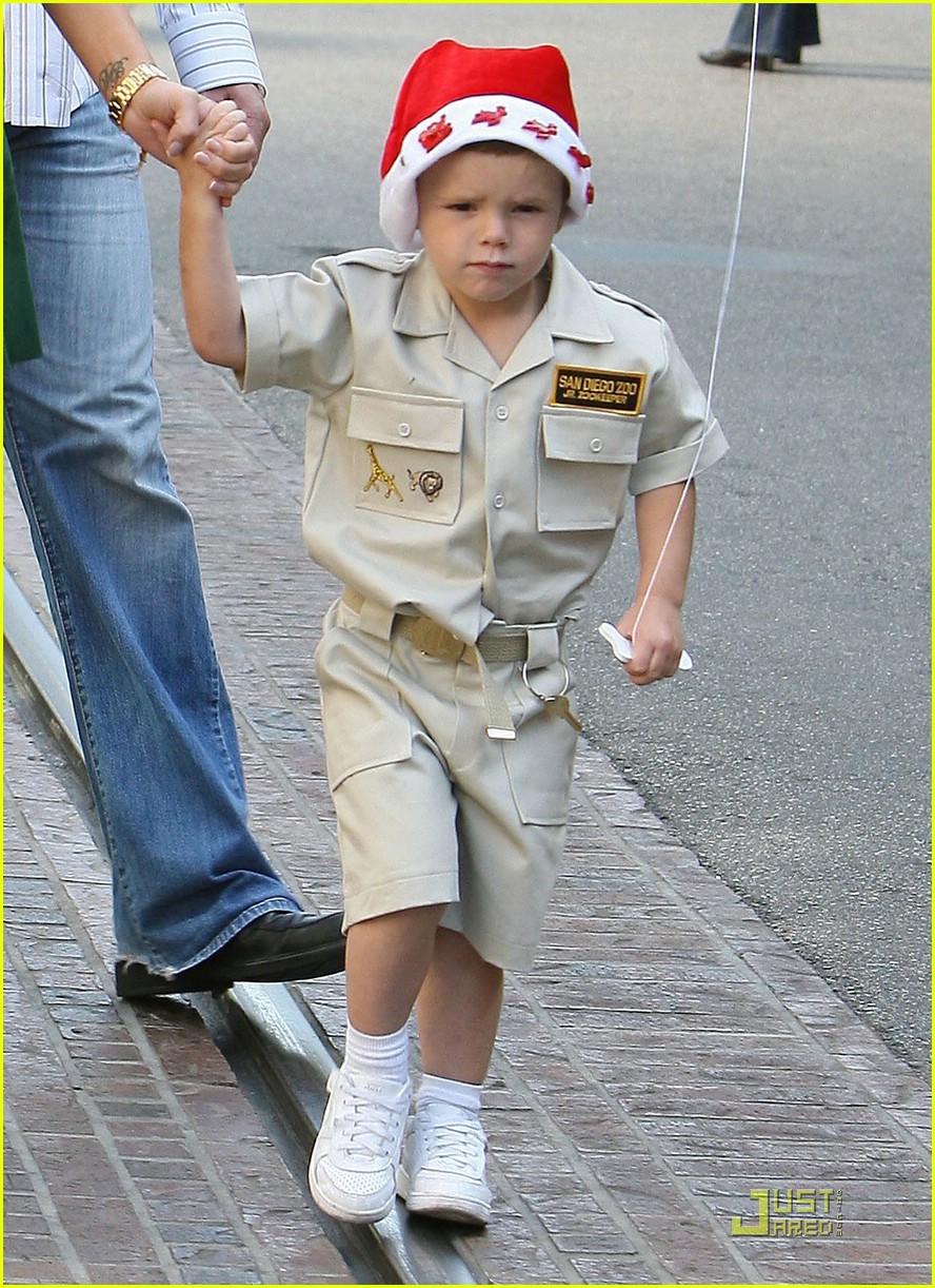 Cruz Beckham is Santa Hat Happy: Photo 1540391 | Celebrity Babies, Cruz ...