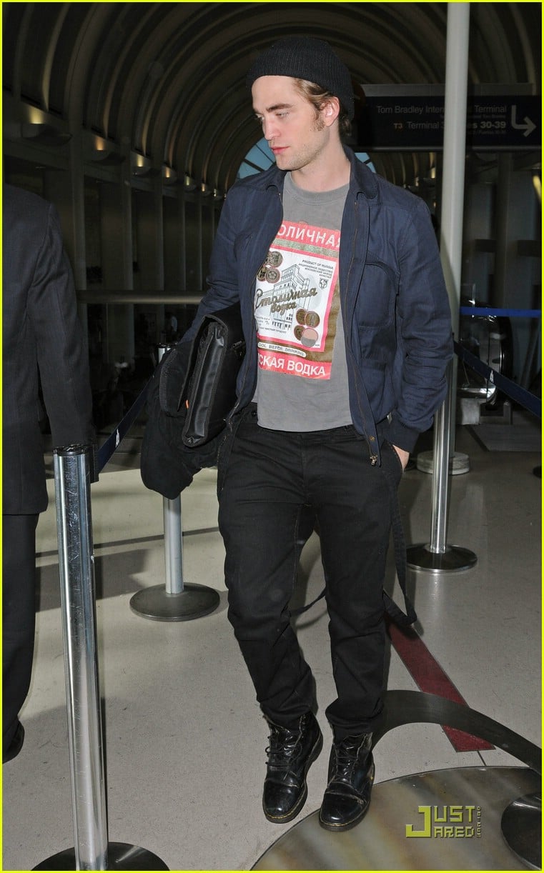 Robert Pattinson Gets Russian Ripped: Photo 1553631 | Robert Pattinson ...