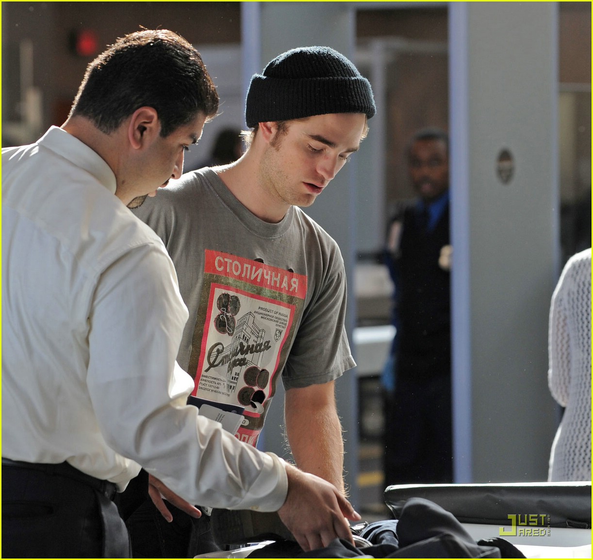 Robert Pattinson Gets Russian Ripped: Photo 1553671 | Robert Pattinson ...