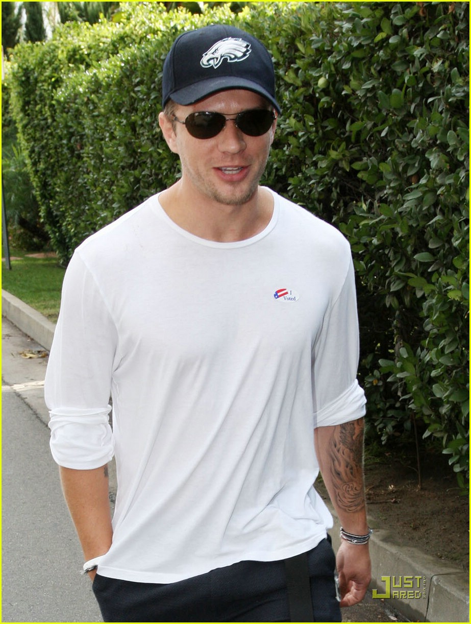 Ryan Phillippe Baracks The Vote: Photo 1526431 | Barack Obama, Ryan ...