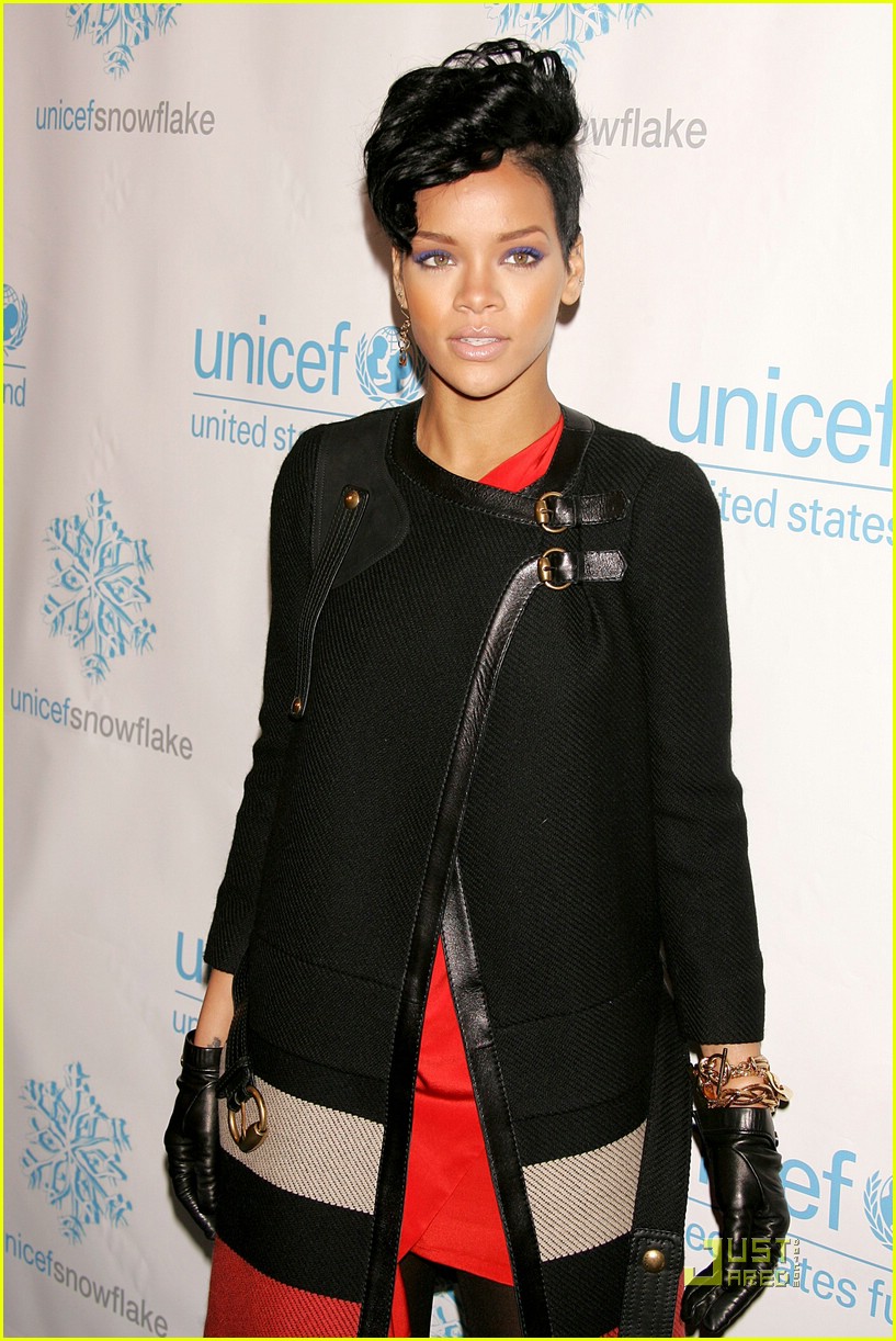 Rihanna Gets Snowflake Sophisticated: Photo 1553981 | Photos | Just ...
