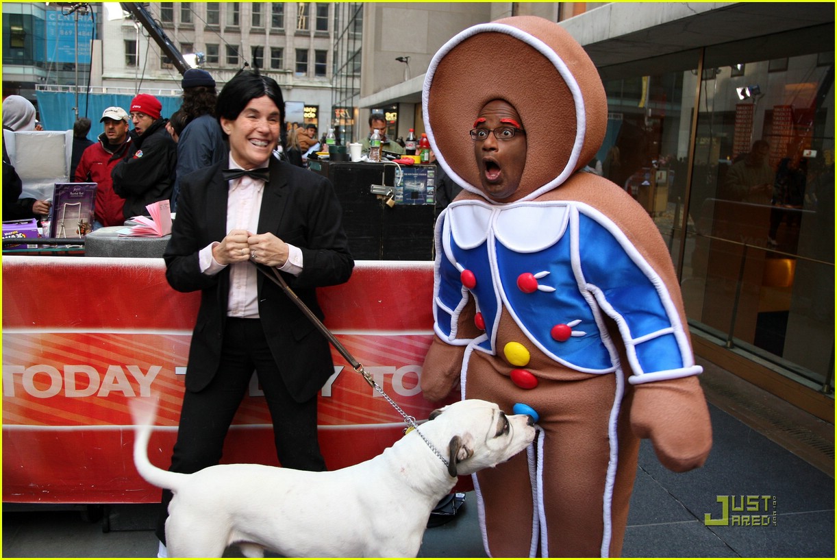 Gingerbread Man Al Roker Gets Sniffed Out: Photo 1522491 | Al Roker ...