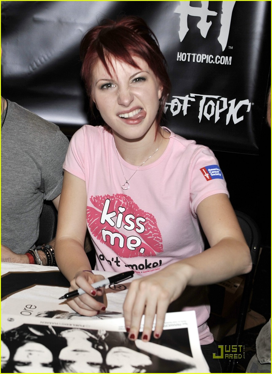 Twilight Cast Rocks Paramore's "Lost Show": Photo 1553181 | Ashley ...