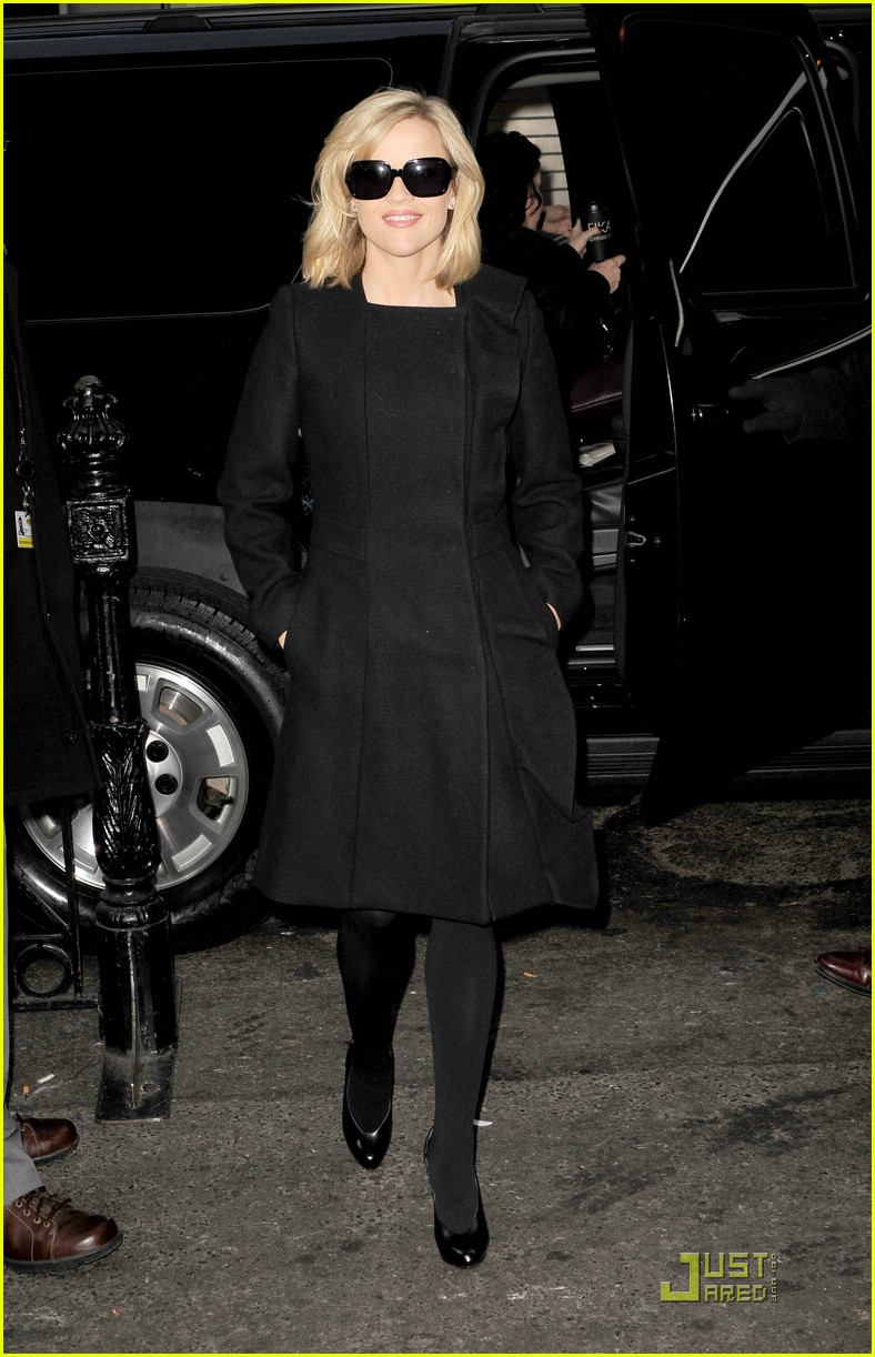 Reese Witherspoon Has Legs For Letterman: Photo 1565701 | Reese ...