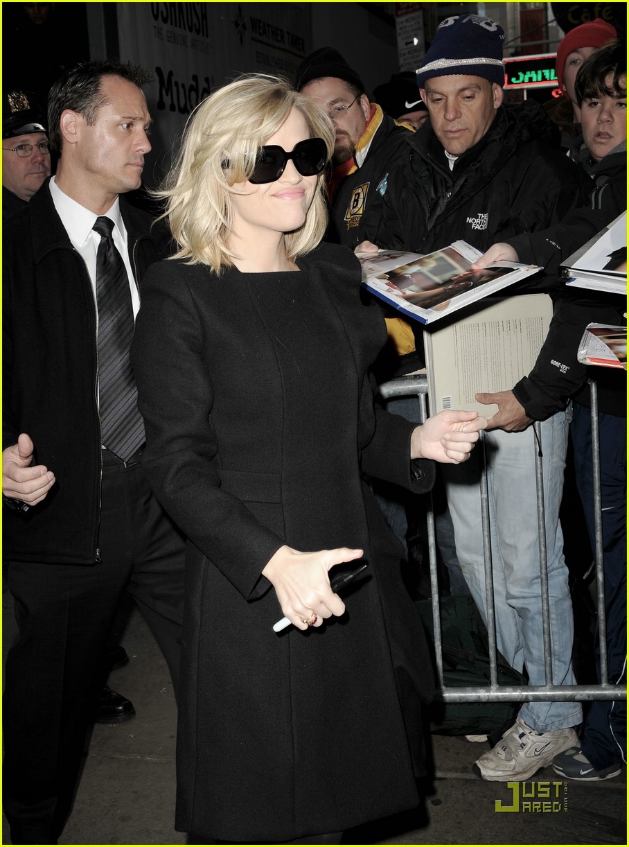 Reese Witherspoon Has Legs For Letterman: Photo 1565721 | Reese ...