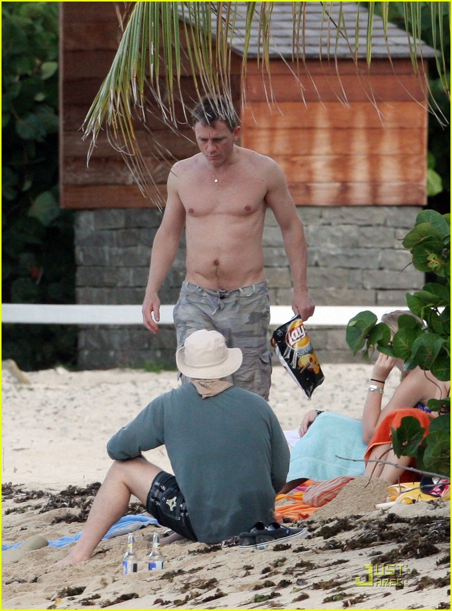 Daniel Craig is St. Bart's Beach Buff: Photo 1617501 | Andy Cohen ...