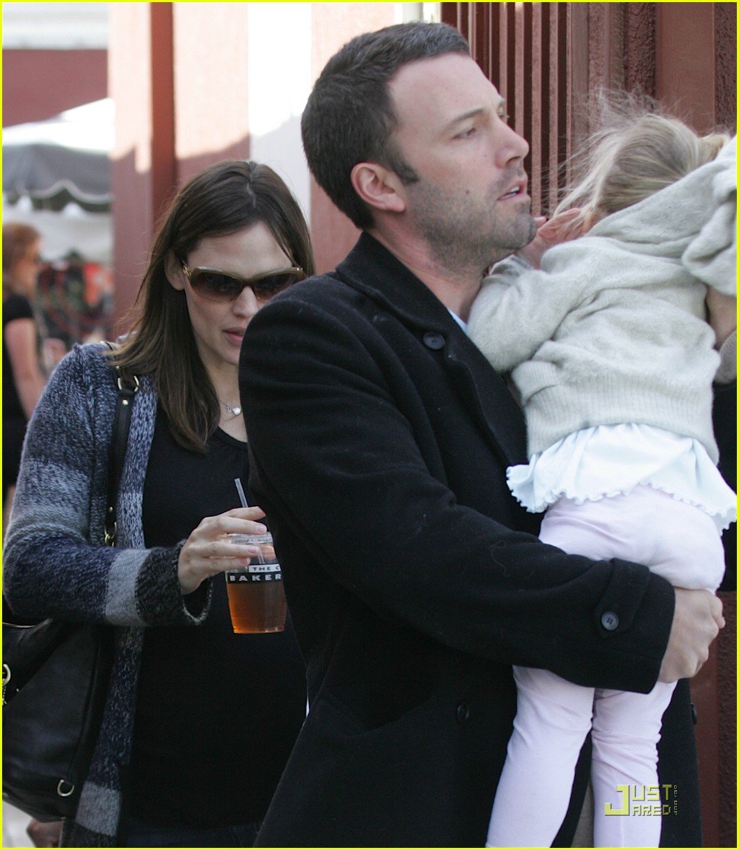 Violet and Ben Affleck Have Daddy-Daughter Day: Photo 1609931 | Ben ...
