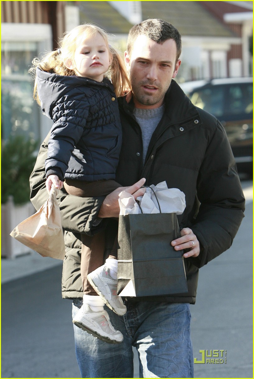 Violet and Ben Affleck Have Daddy-Daughter Day: Photo 1609971 | Ben ...