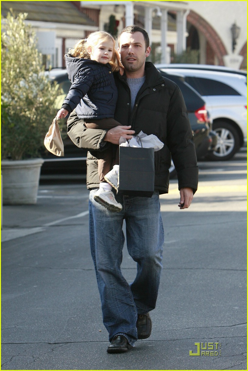 Violet and Ben Affleck Have Daddy-Daughter Day: Photo 1610031 | Ben ...