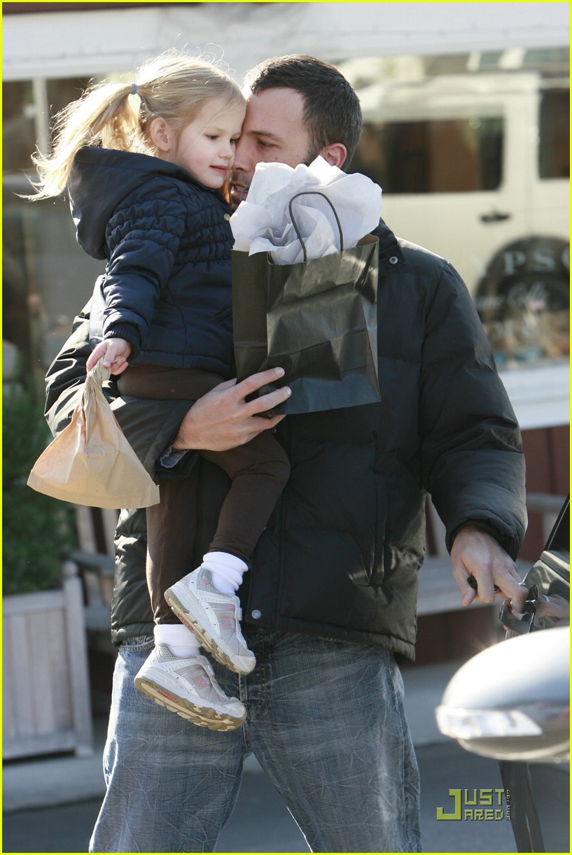 Violet and Ben Affleck Have Daddy-Daughter Day: Photo 1610041 | Ben ...