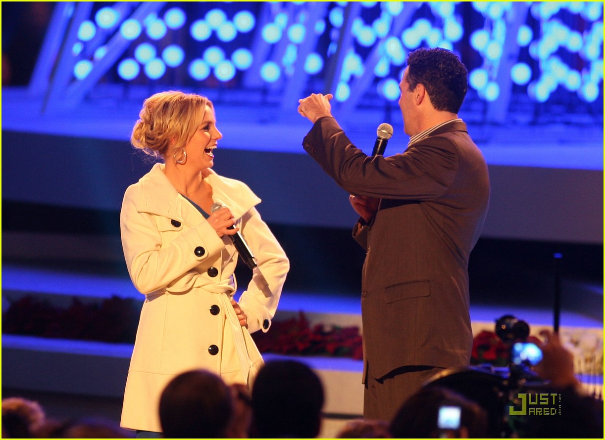 Britney Spears Flips The Candy Cane Switch: Photo 1582611 | Britney ...