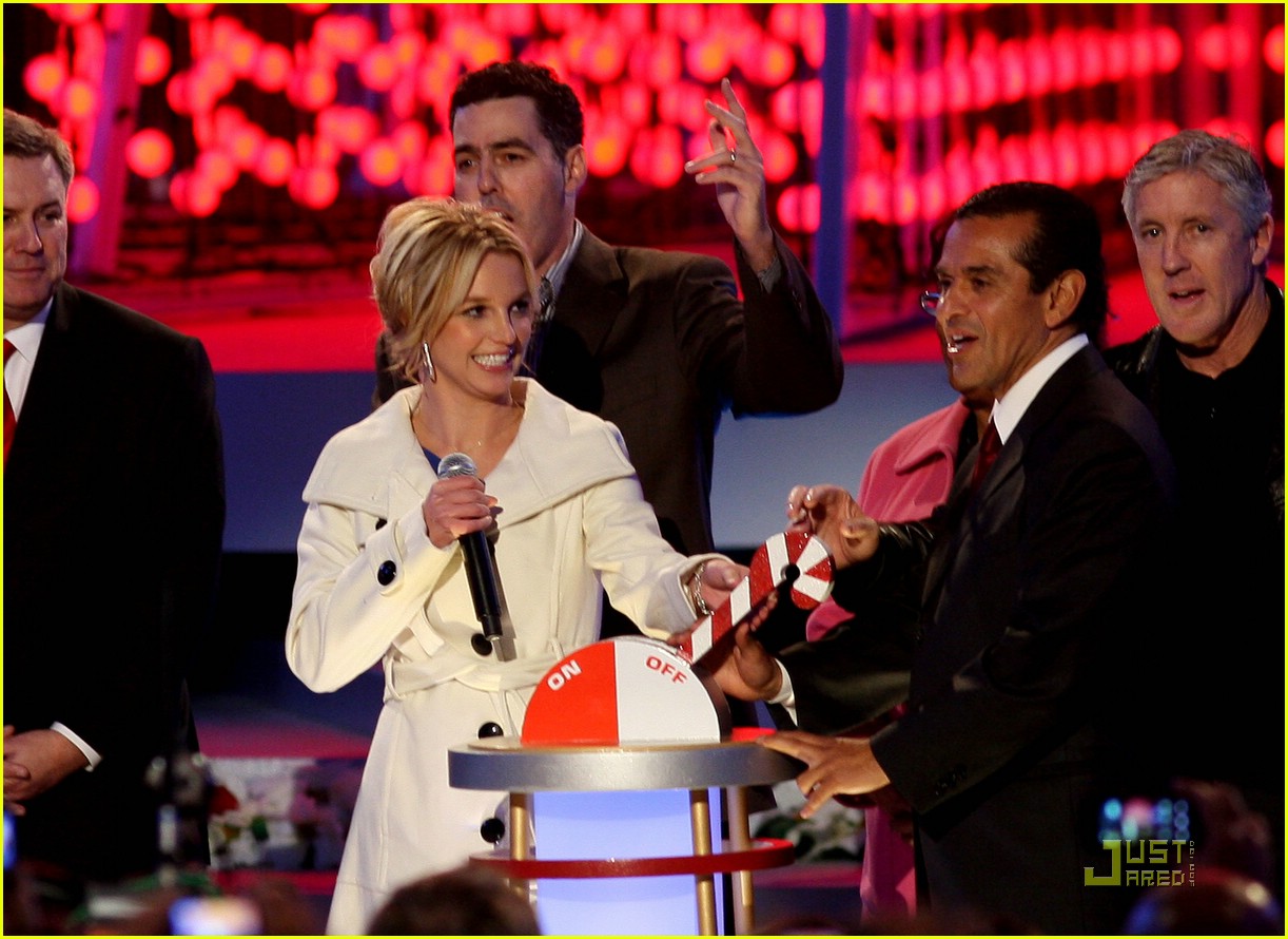 Britney Spears Flips The Candy Cane Switch: Photo 1582651 | Britney ...